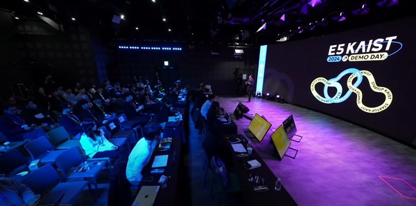 Startup KAIST Hosts Historic Demo Day with First International Team